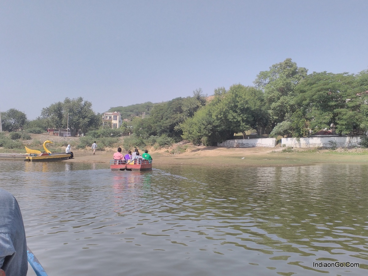Damdama Lake Timings, Entry Fee, Boating Charges, Best Time to Visit ...