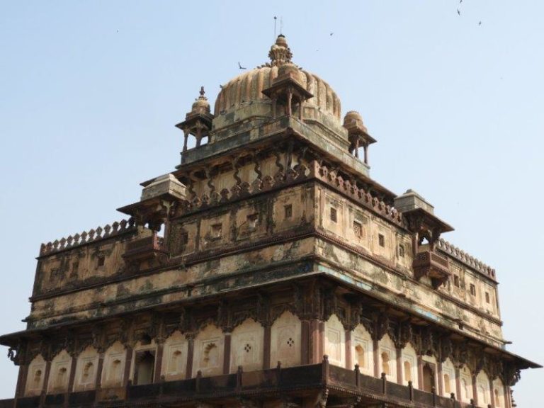 Datia Palace Timings, Entry Fee, History, Location, How to Reach