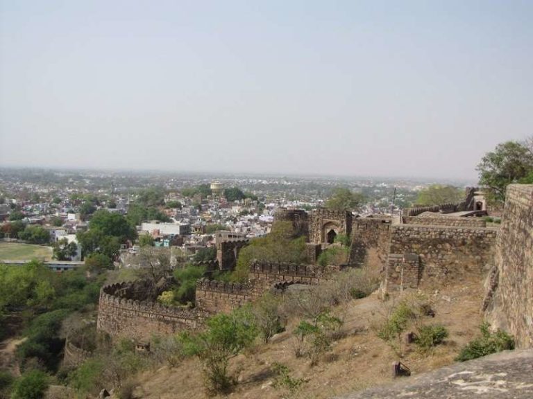 Jhansi Fort Timings, Tickets Price 2025, Location, Light and Sound Show